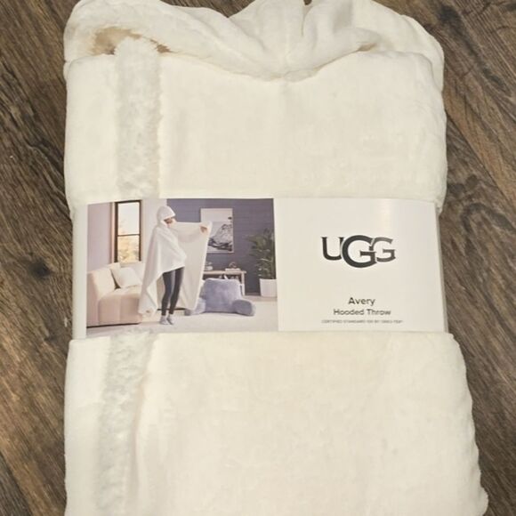 UGG | Bedding | Ugg Avery Hooded Throw Blanket Snow | Poshmark